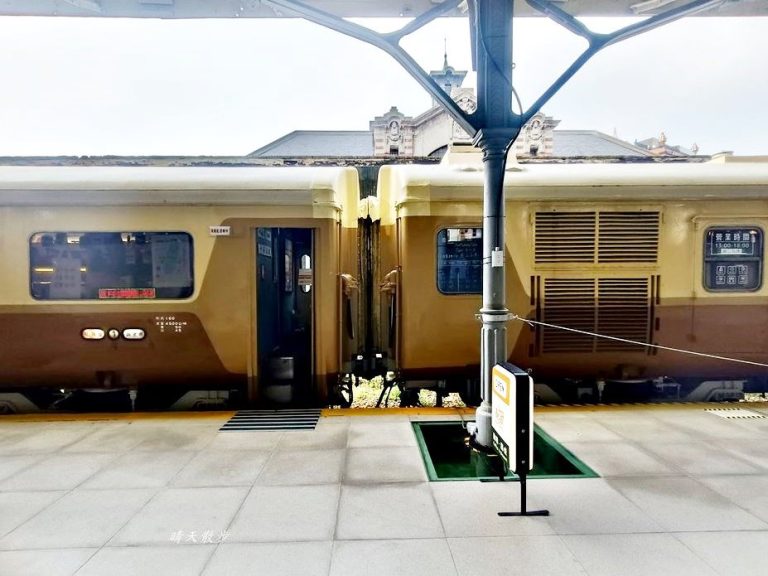 EMU100自強號運轉所~火車車廂變身鐵道文創商品專賣店 還有鐵道模型運轉區 臺中驛鐵道文化園區 - 晴天散步